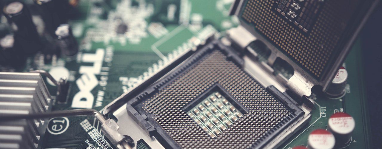 Apple's M1 Chip vs Intel i7 Chip: Which one is better?